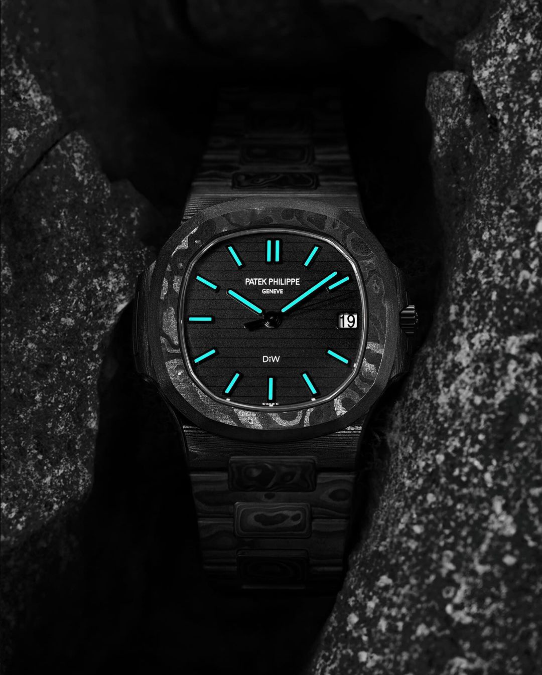 Buy DiW Patek Philippe Nautilus "ALL CARBON BLACK" (Retail:EUR 184.990 ...